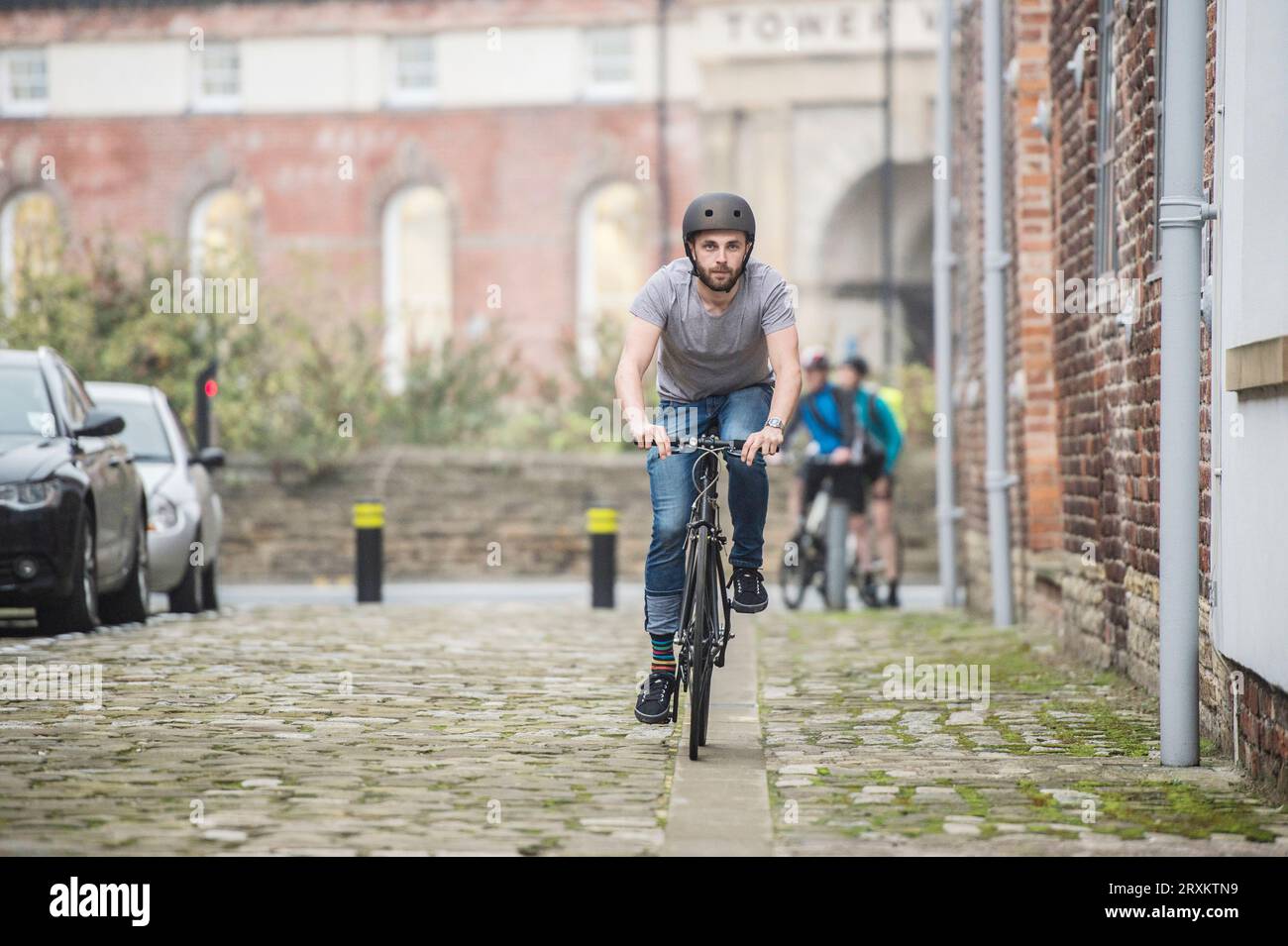 Man commuting hi-res stock photography and images - Alamy