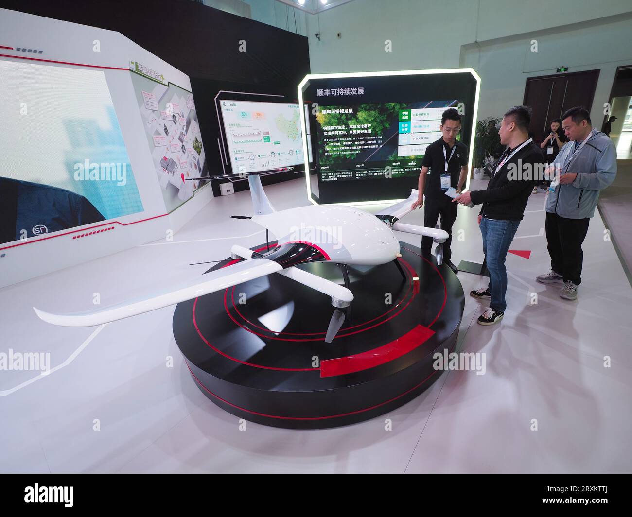BEIJING, CHINA - SEPTEMBER 26, 2023 - Visitors visit a composite wing ...