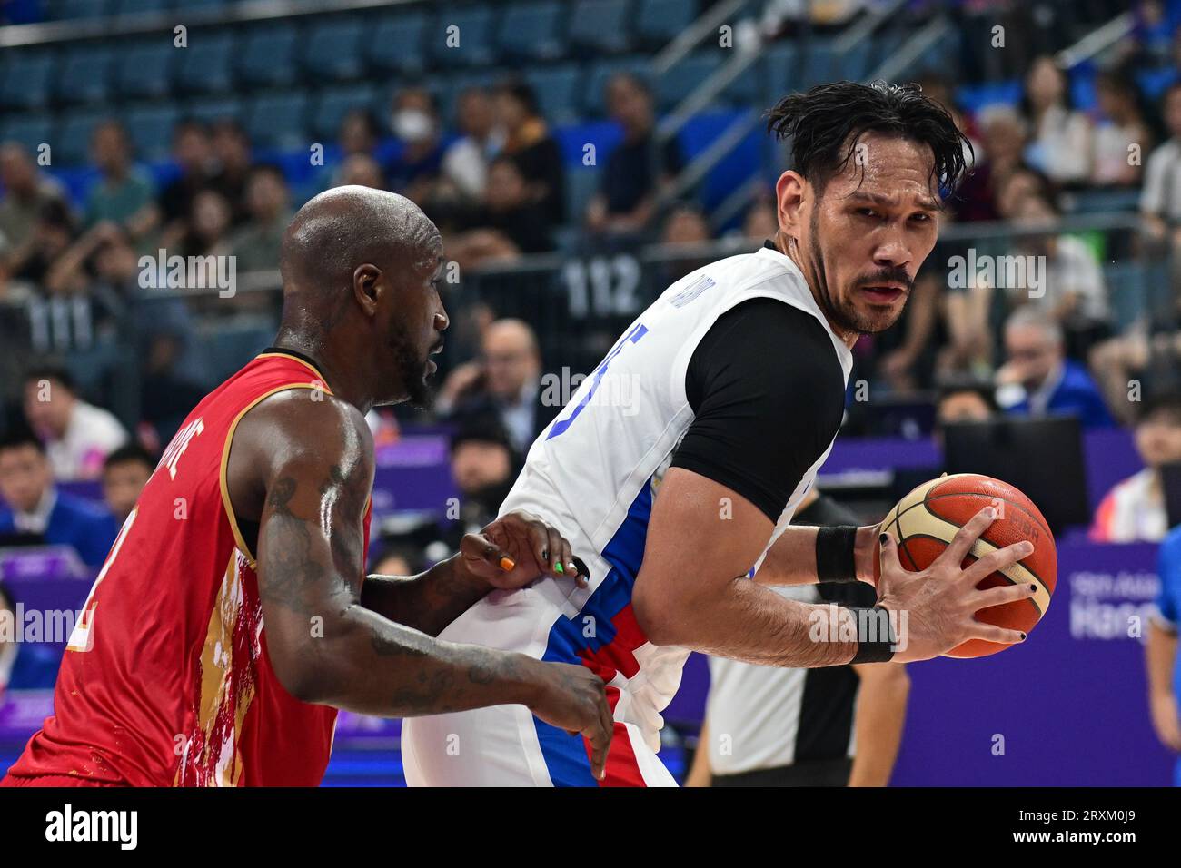 Hangzhou, China. 26th Sep, 2023. Devon Dwayne Lamont Chism (L) of the ...