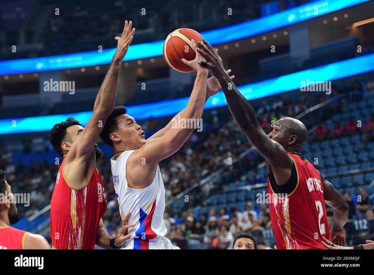 Hangzhou, China. 26th Sep, 2023. Earl Scottie Thompson (C) of the ...