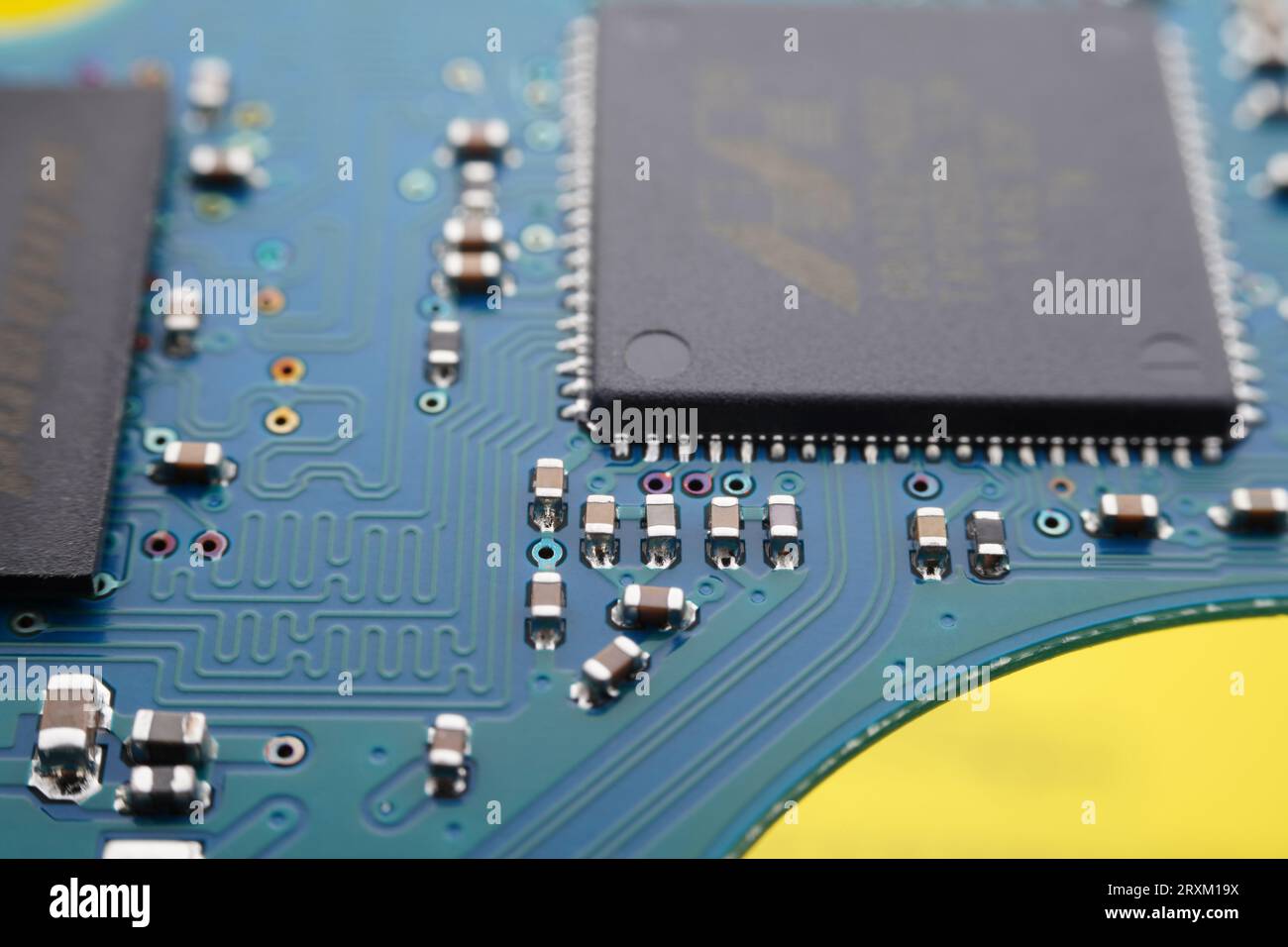 Internal structure of mobile hard drive Stock Photo - Alamy