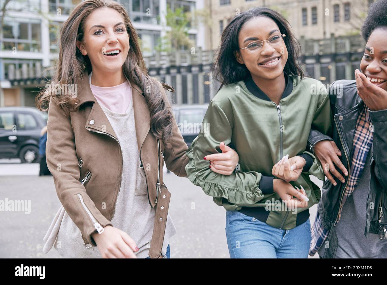 Teenage girls laughing Stock Photo - Alamy