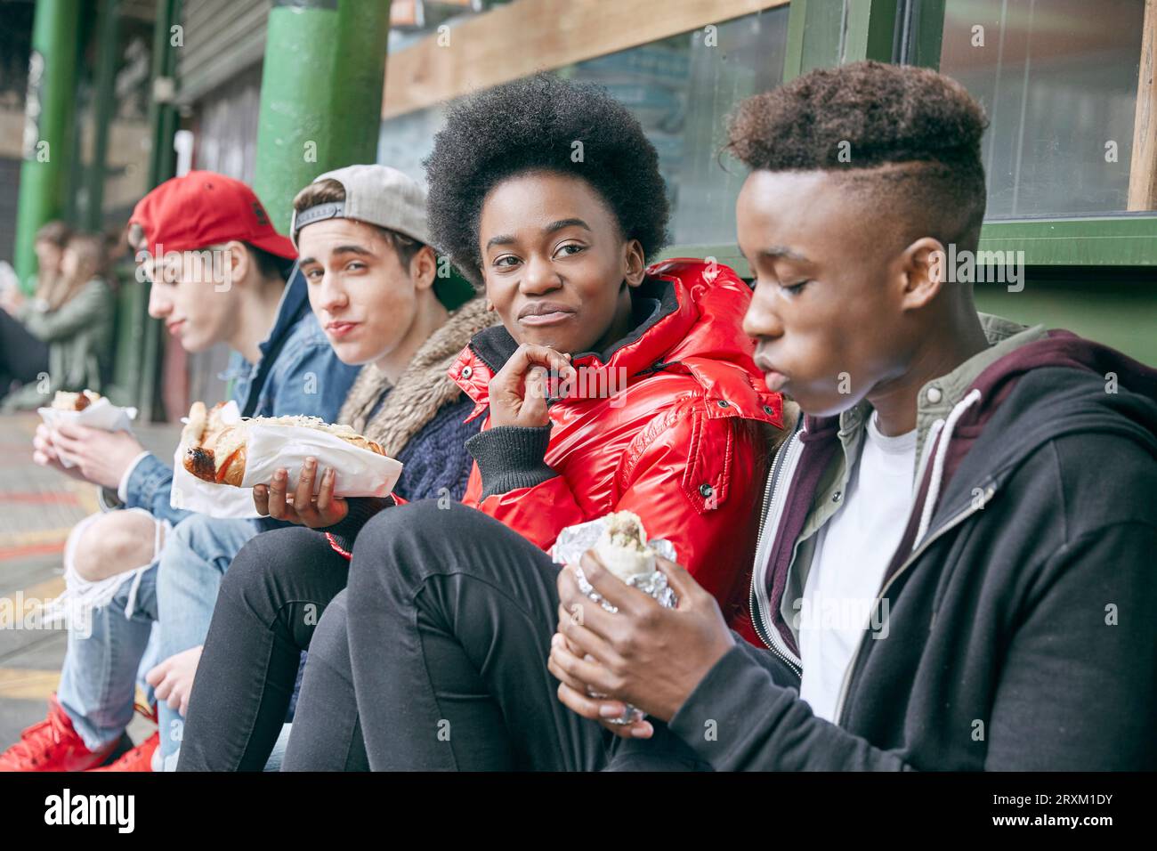 Group teens eating fast food hi-res stock photography and images - Alamy