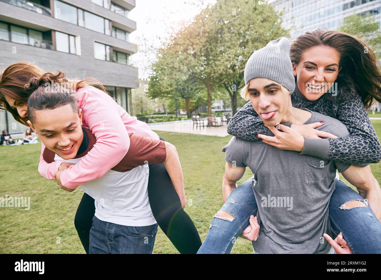 Piggyback race hi-res stock photography and images - Alamy