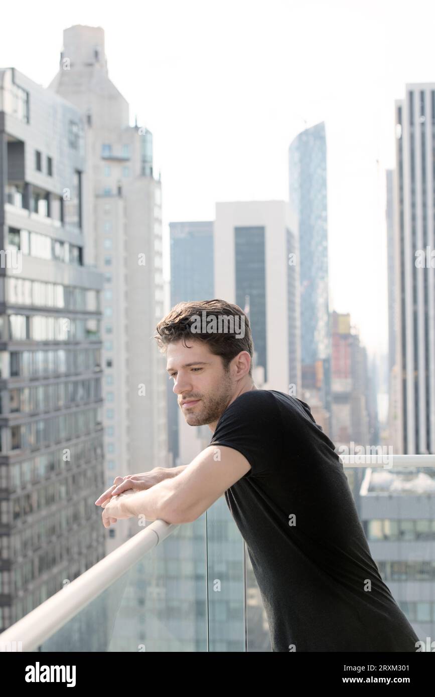 Man leaning on balcony hi-res stock photography and images - Alamy
