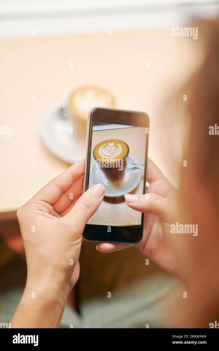 24 coffee shops hi-res stock photography and images - Alamy