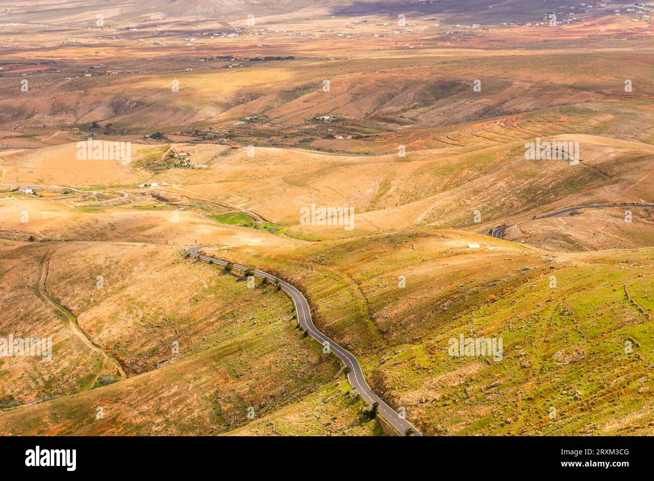 Fields and a road hi-res stock photography and images - Alamy