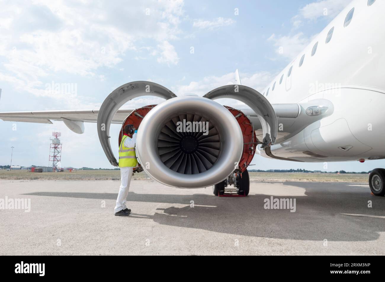 Renovate airplane runway hi-res stock photography and images - Alamy