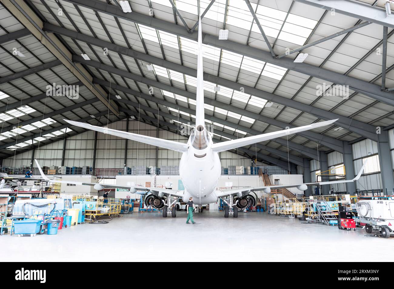 Airplane hangar outside hi-res stock photography and images - Alamy