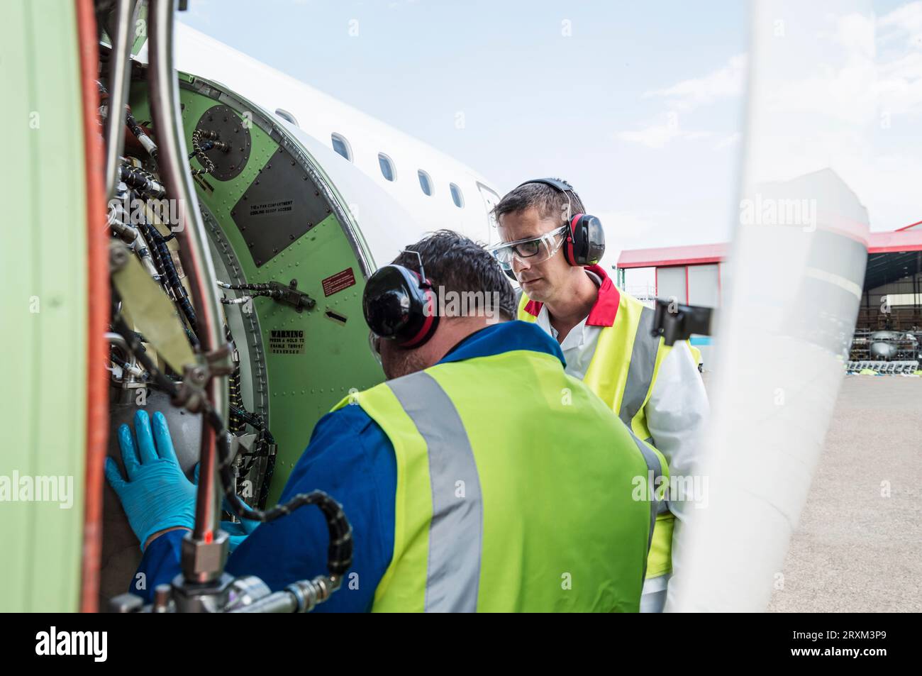 Renovate airplane runway hi-res stock photography and images - Alamy