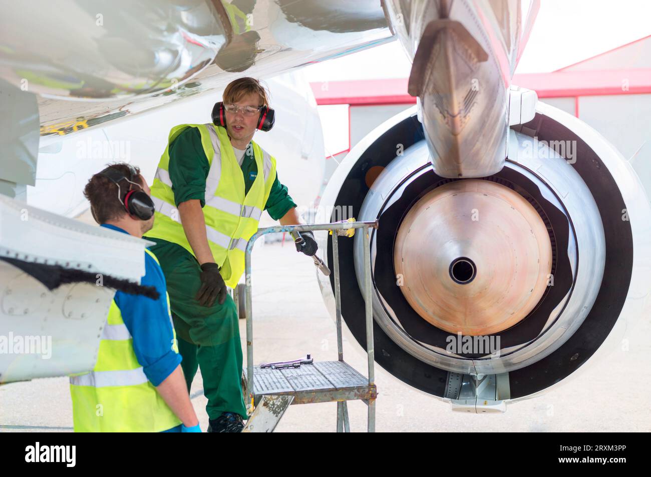 Renovate airplane runway hi-res stock photography and images - Alamy