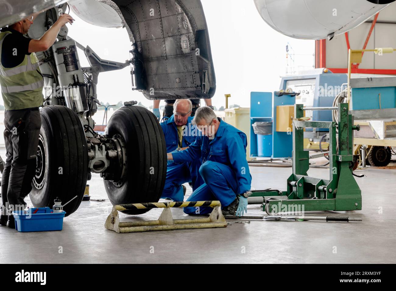 Mechanics working on tires hi-res stock photography and images - Alamy