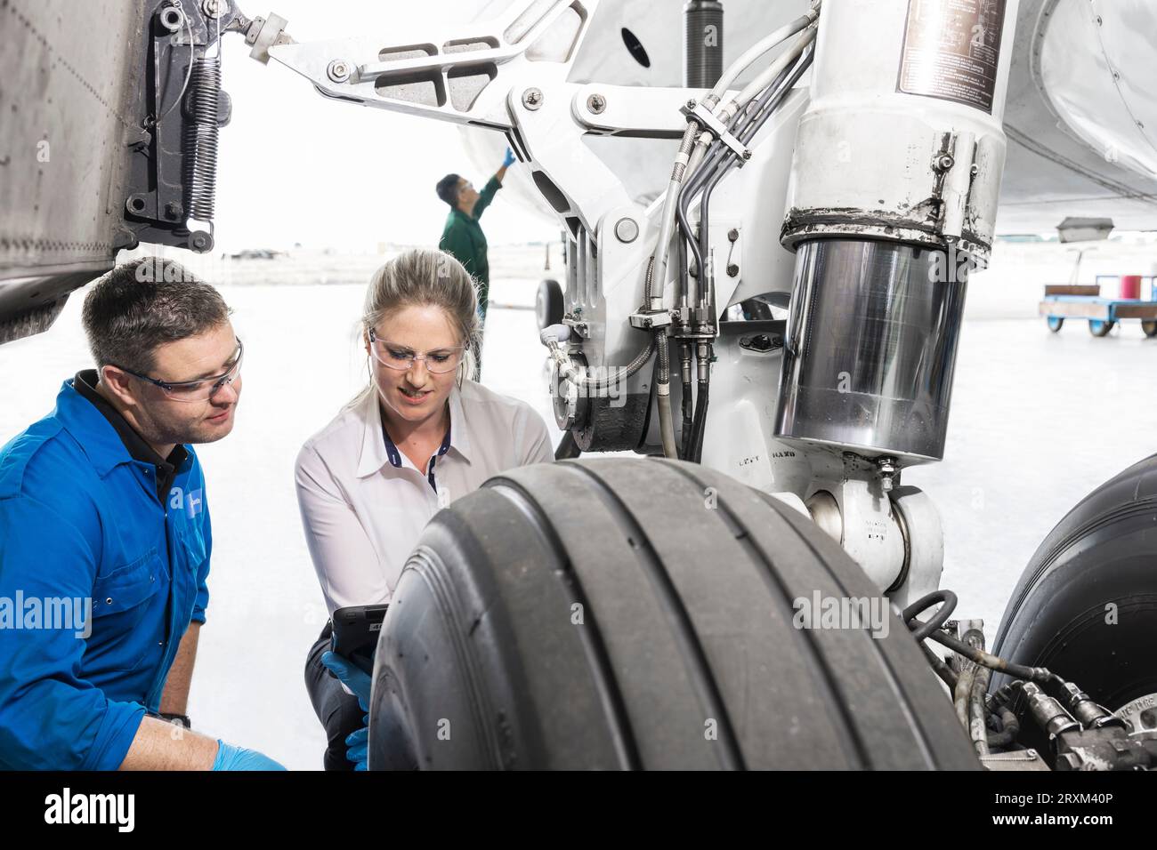 Airplane wheel well hi-res stock photography and images - Alamy