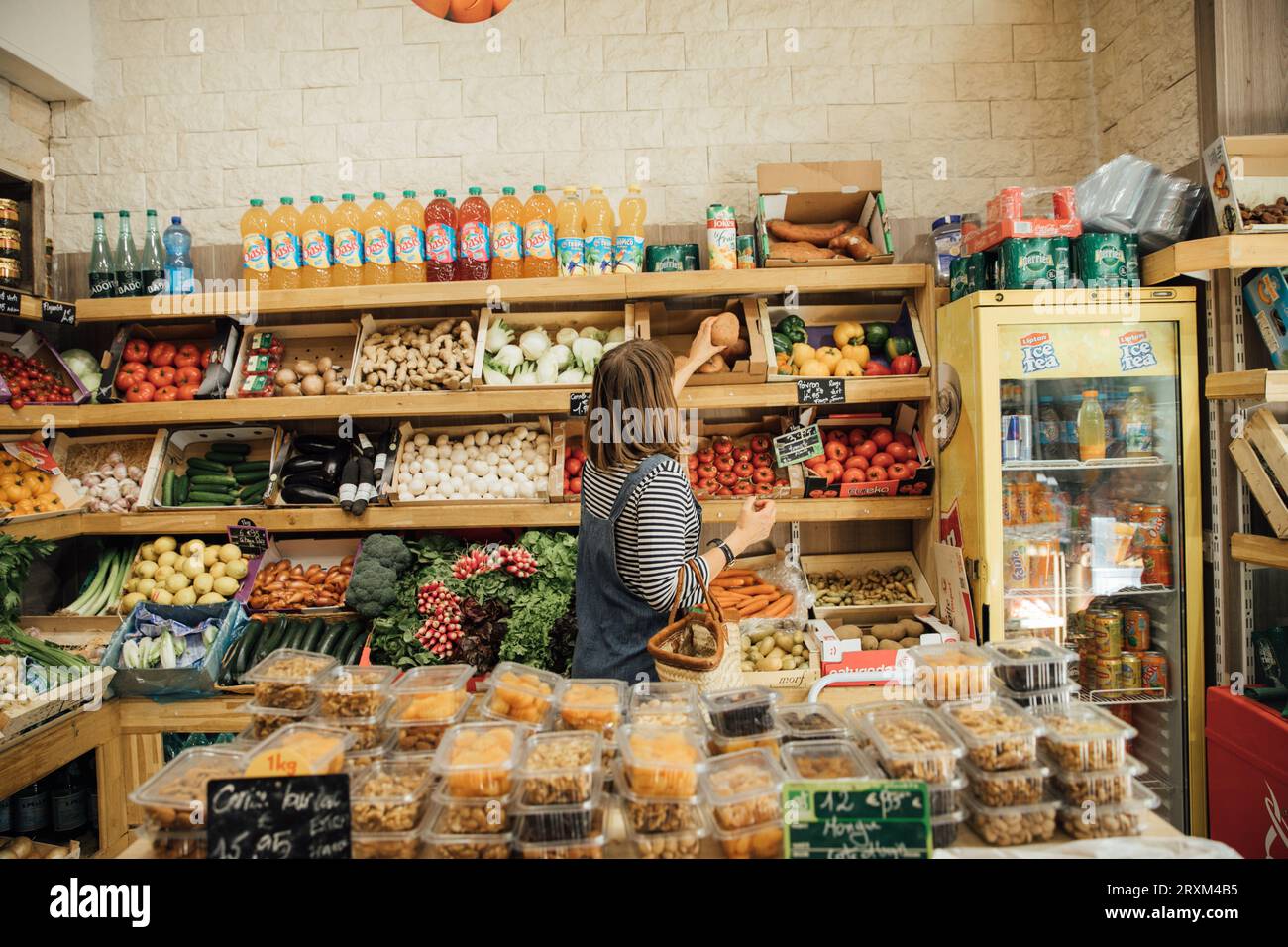 Young woman shopping in fruit and vegetable store Stock Photo - Alamy