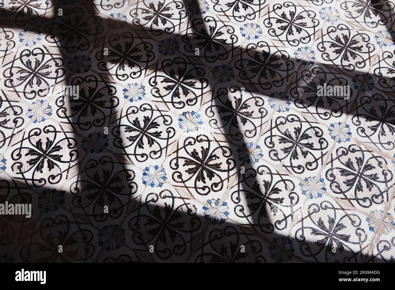 Ornate shadow patterns hi-res stock photography and images - Alamy