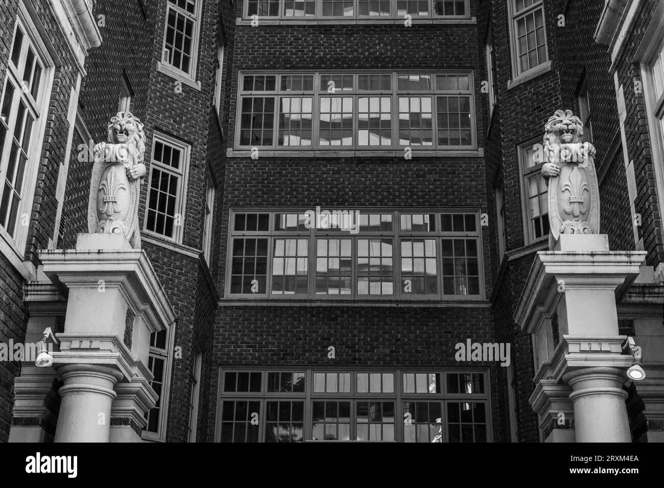 Statues pillars Black and White Stock Photos & Images - Alamy
