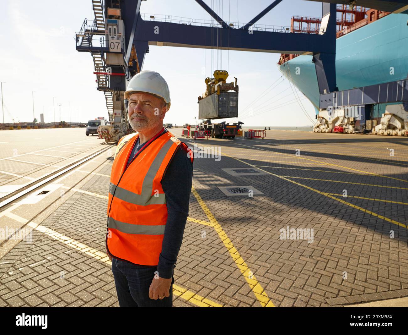 Dock worker at Port of Felixstowe, England Stock Photo - Alamy