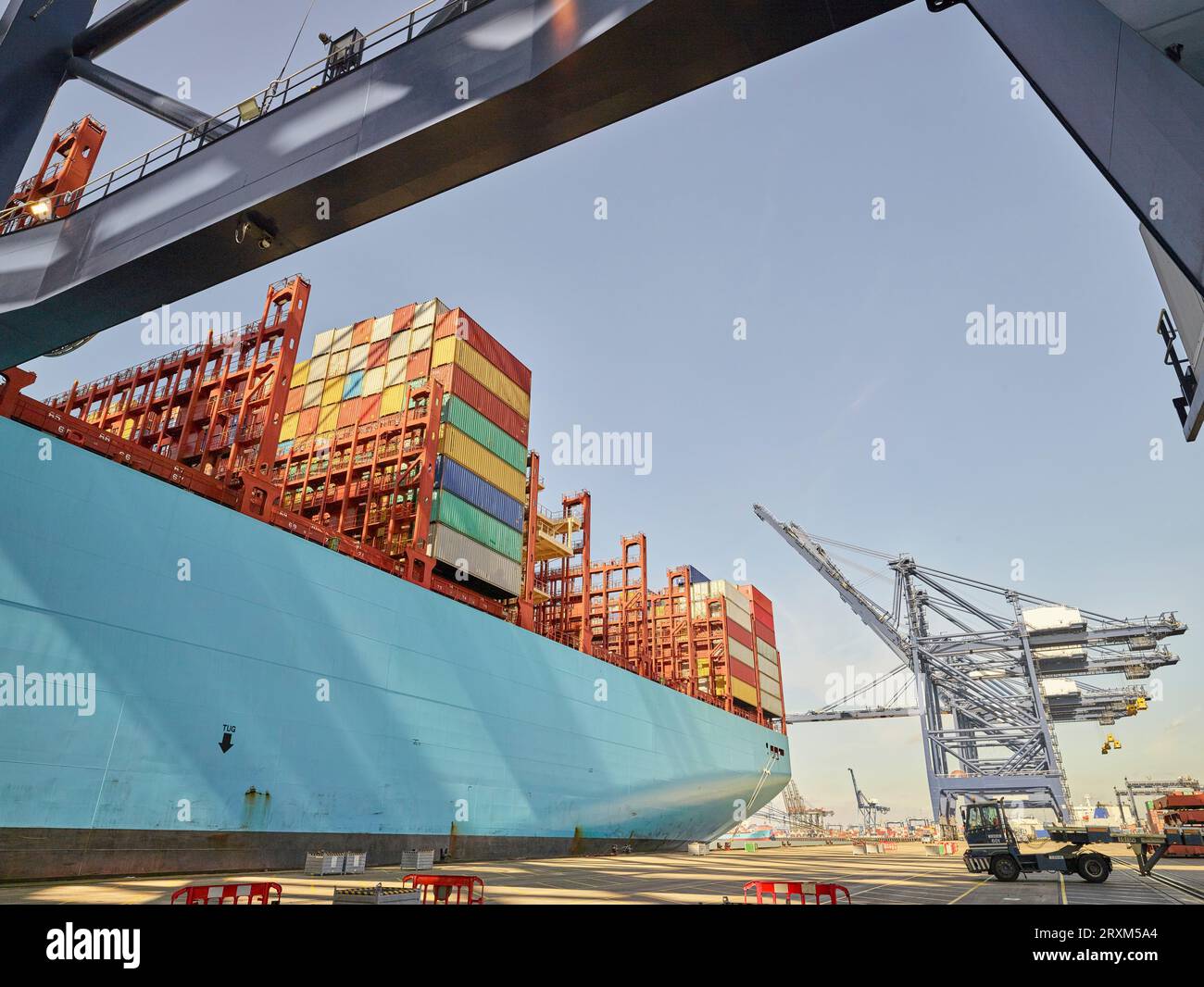Semi container ship hi-res stock photography and images - Alamy
