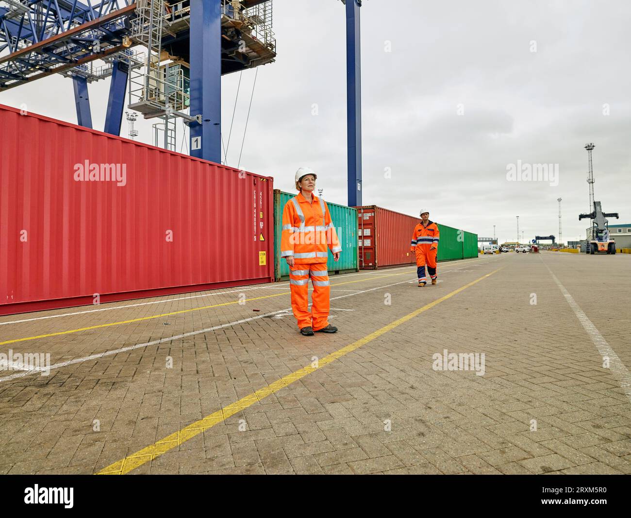 Dock workers at Port of Felixstowe, England Stock Photo - Alamy
