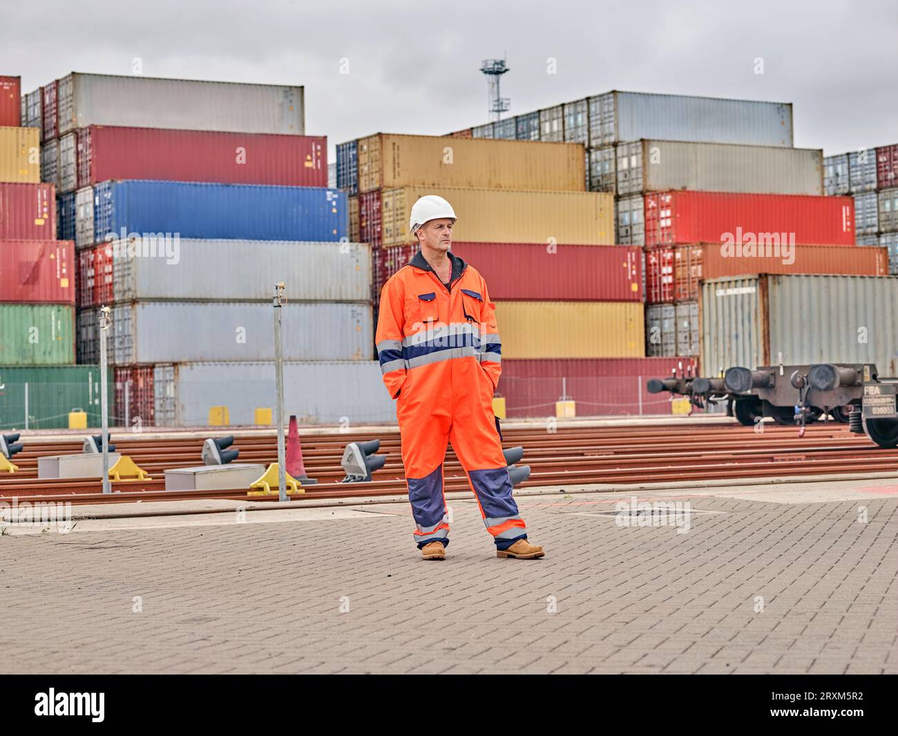 Dock worker at Port of Felixstowe, England Stock Photo - Alamy