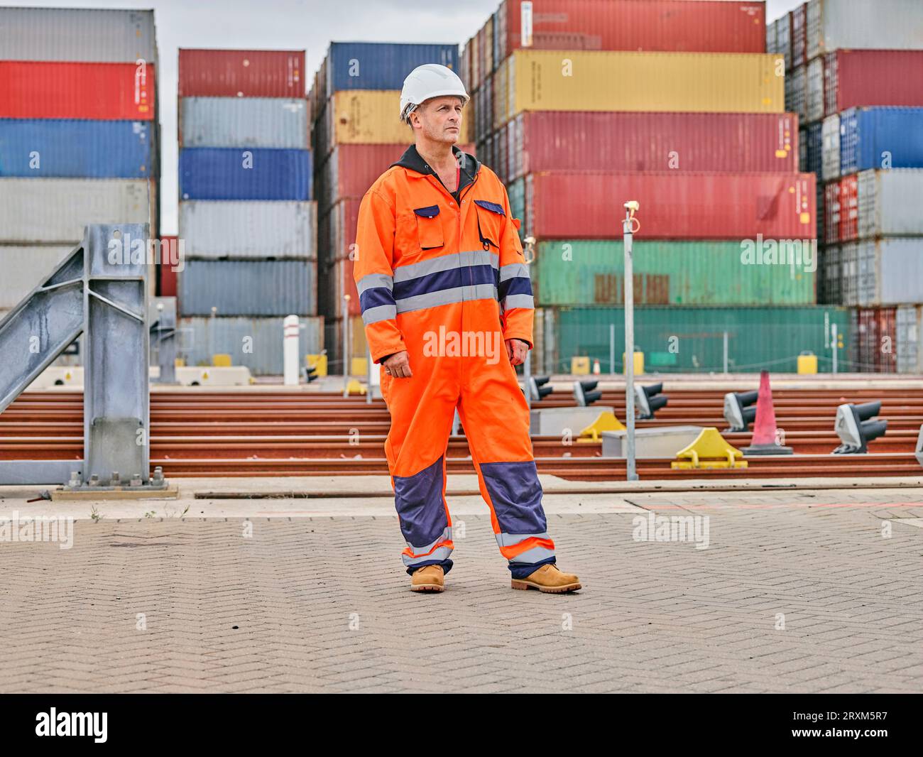 Dock worker at Port of Felixstowe, England Stock Photo - Alamy