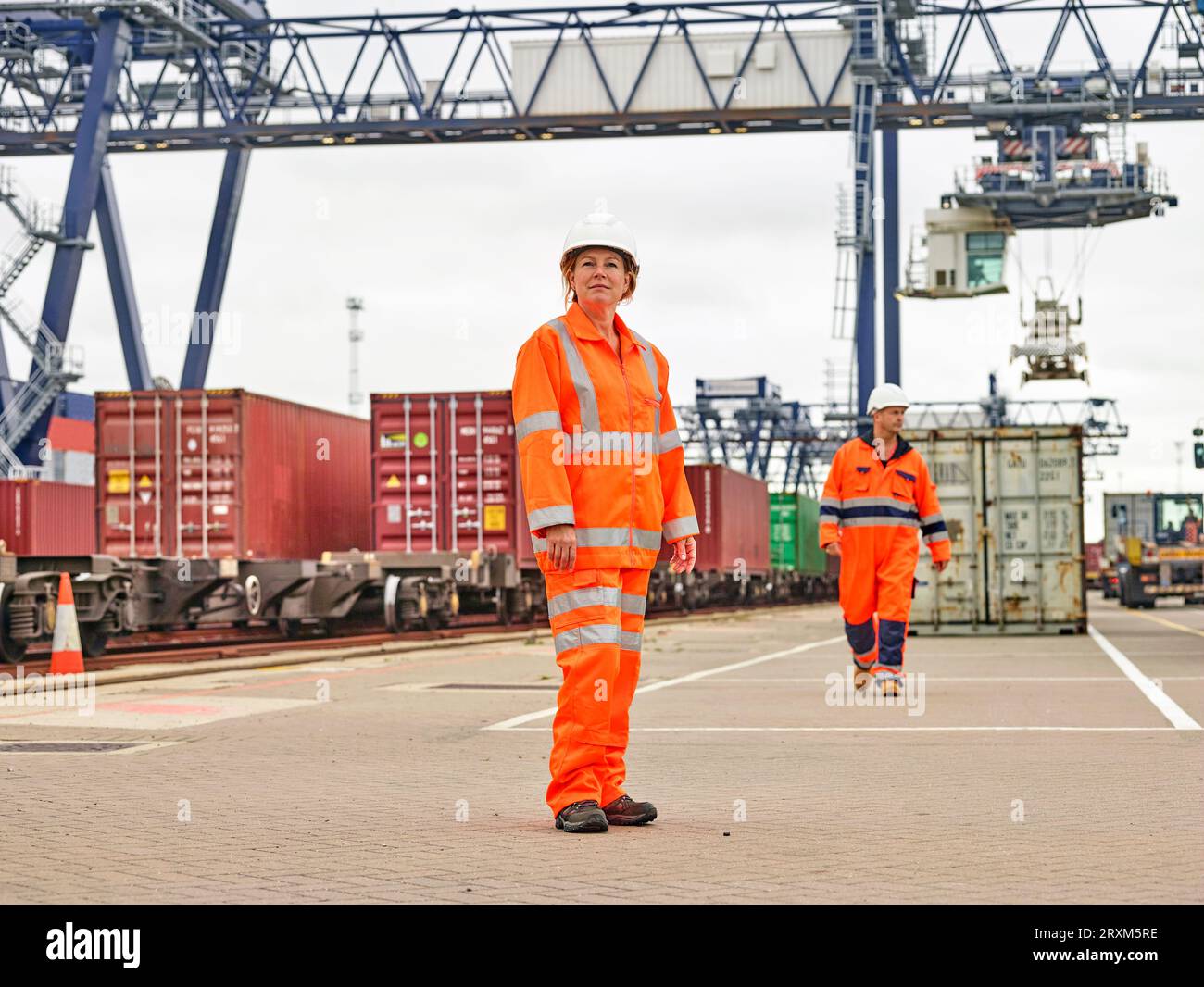 Dock workers at Port of Felixstowe, England Stock Photo - Alamy