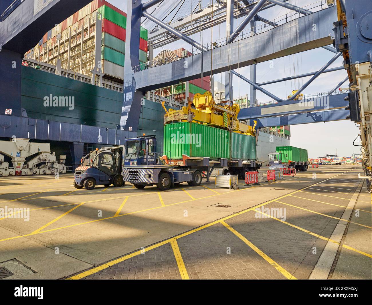 Loading goods onto boat hi-res stock photography and images - Alamy