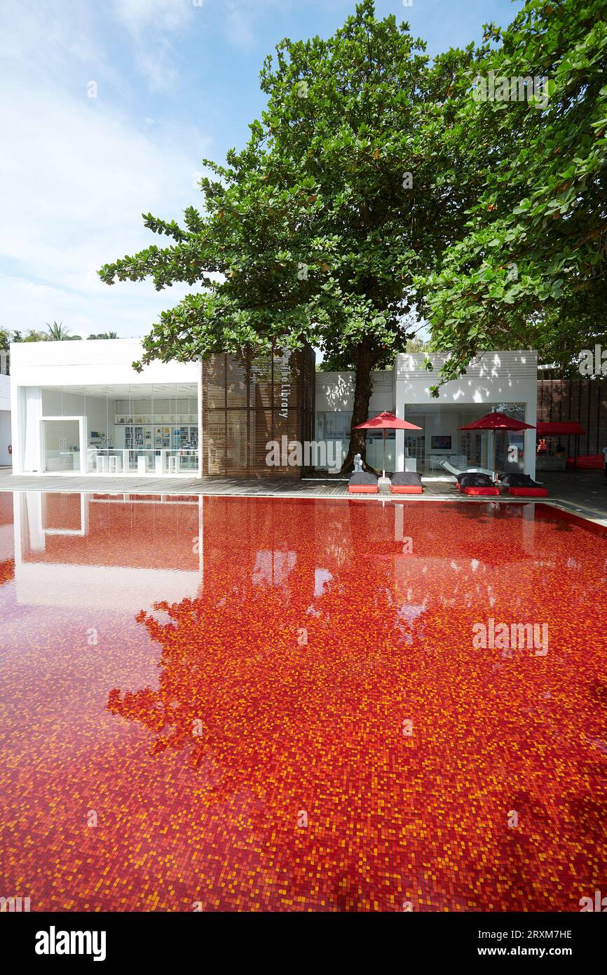 Tiled swimming pool hi-res stock photography and images - Alamy