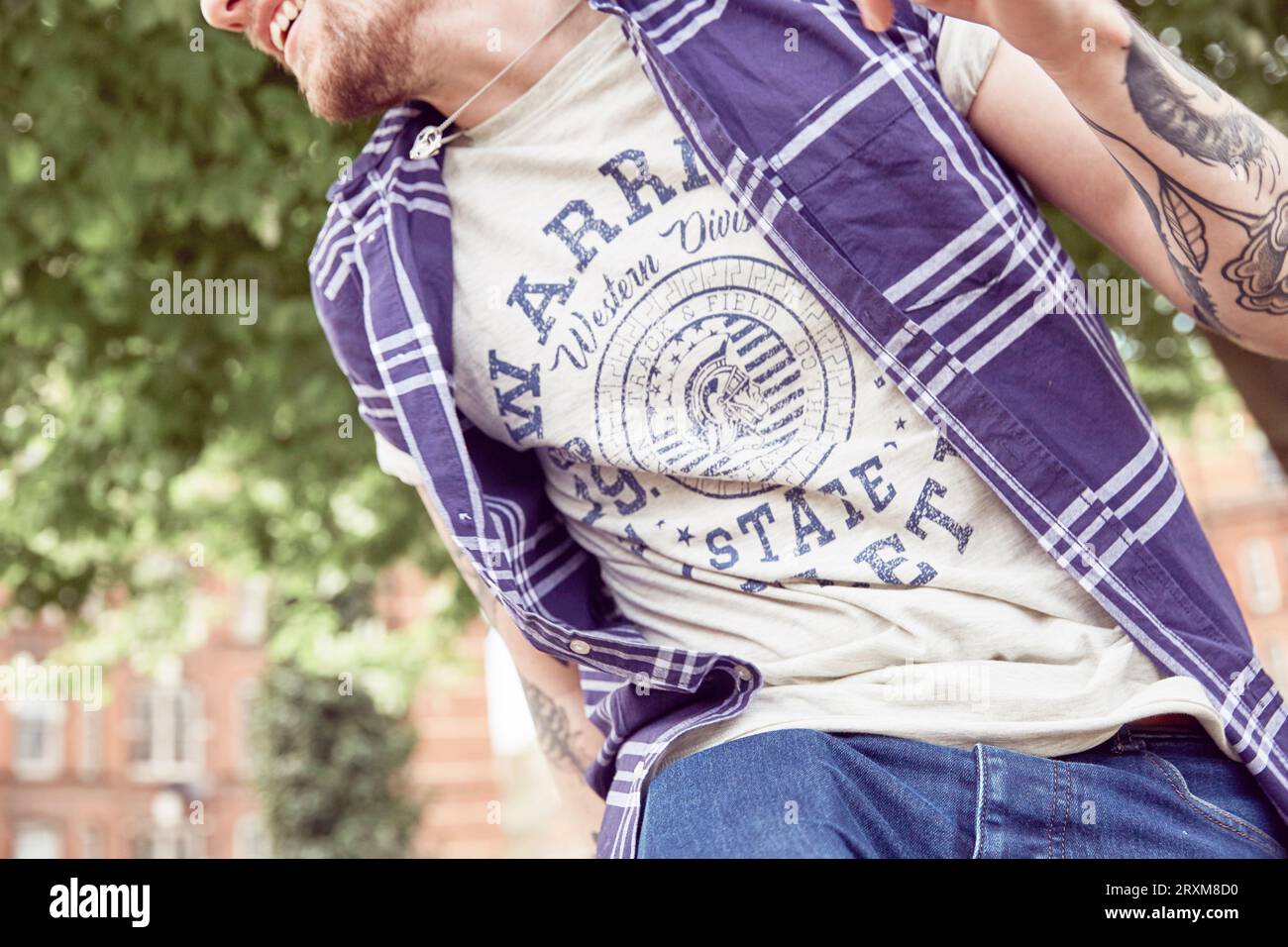 Teenage teenager teenagers t hi-res stock photography and images - Alamy