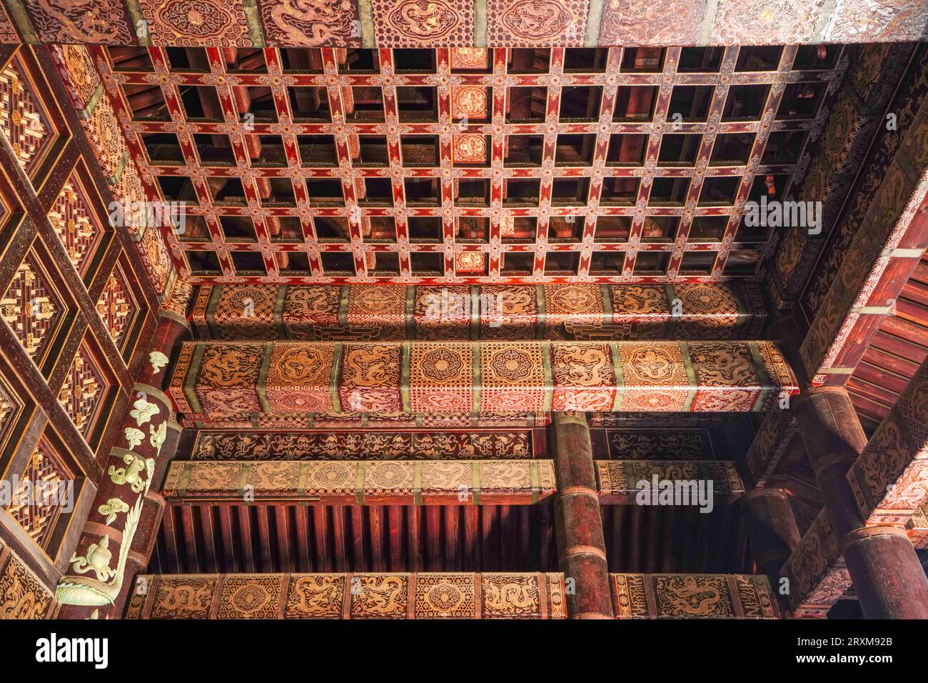 Exquisite ceiling architectural landscape of ancient Chinese palaces ...
