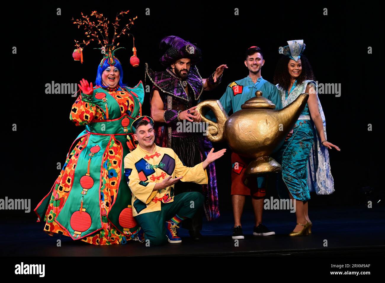 London, UK. 26th Sep, 2023. Photocall: Aladdin with casts Richard J ...