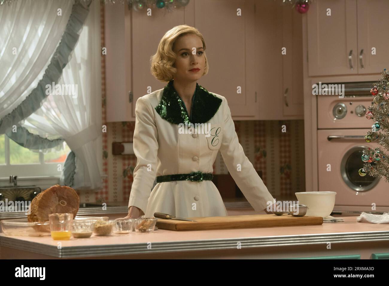 Lessons in Chemistry Brie Larson Stock Photo - Alamy Lessons in Chemistry Brie Larson Stock Photo - Alamy