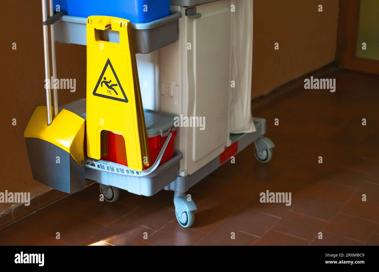 Hospital cleaning bucket hi-res stock photography and images - Alamy