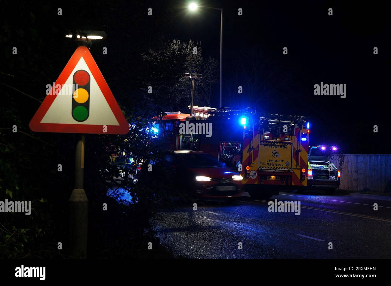 Night street lights police car hi-res stock photography and images - Alamy