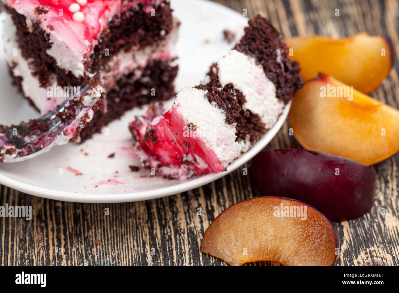 Delicious puff pastry with chocolate biscuits and berry flavor ...