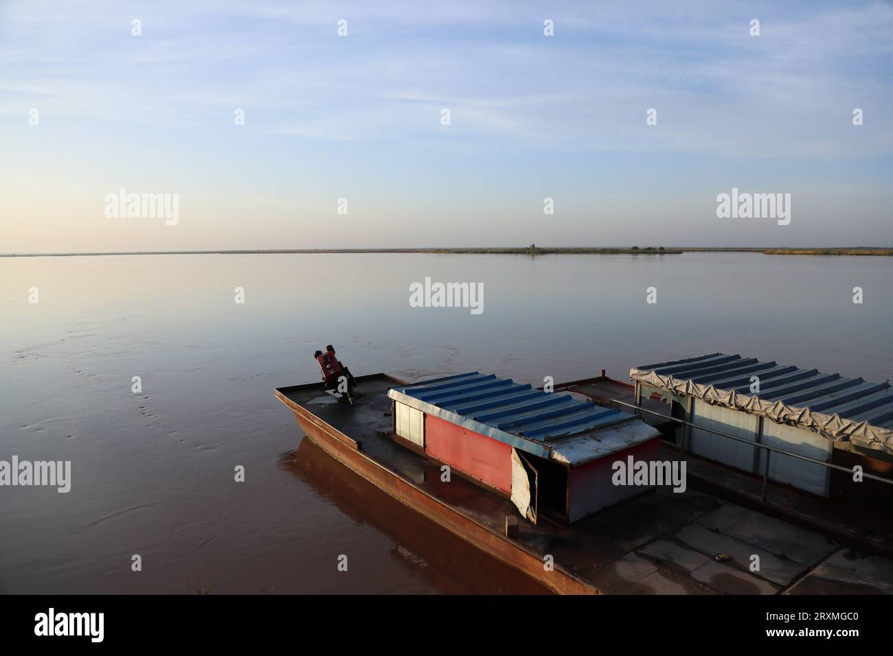 (230926) -- BAYANNUR, Sept. 26, 2023 (Xinhua) -- This aerial photo ...