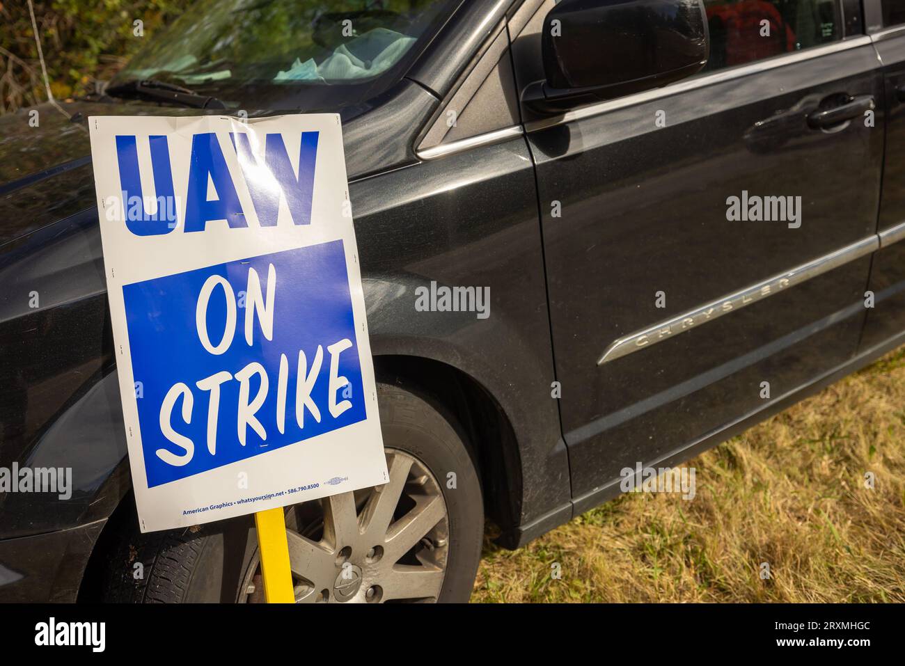 Akron, USA. 25th Sep, 2023. AKRON, OHIO - SEPTEMBER 25: A strike sign ...