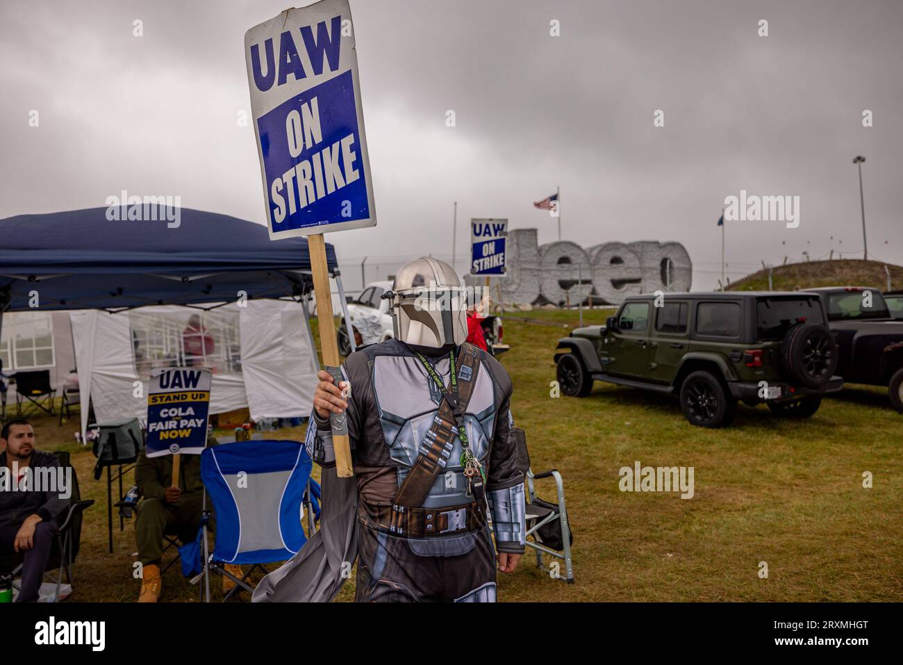 Akron, USA. 25th Sep, 2023. TOLEDO, OHIO - SEPTEMBER 25: A member of ...