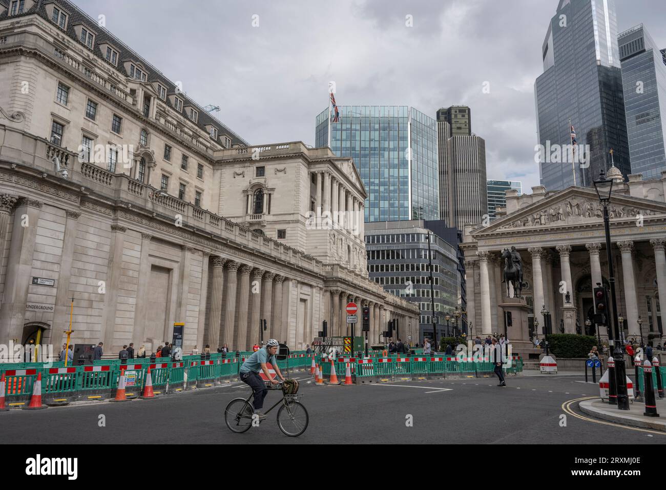 Bank junction roadworks hi-res stock photography and images - Alamy