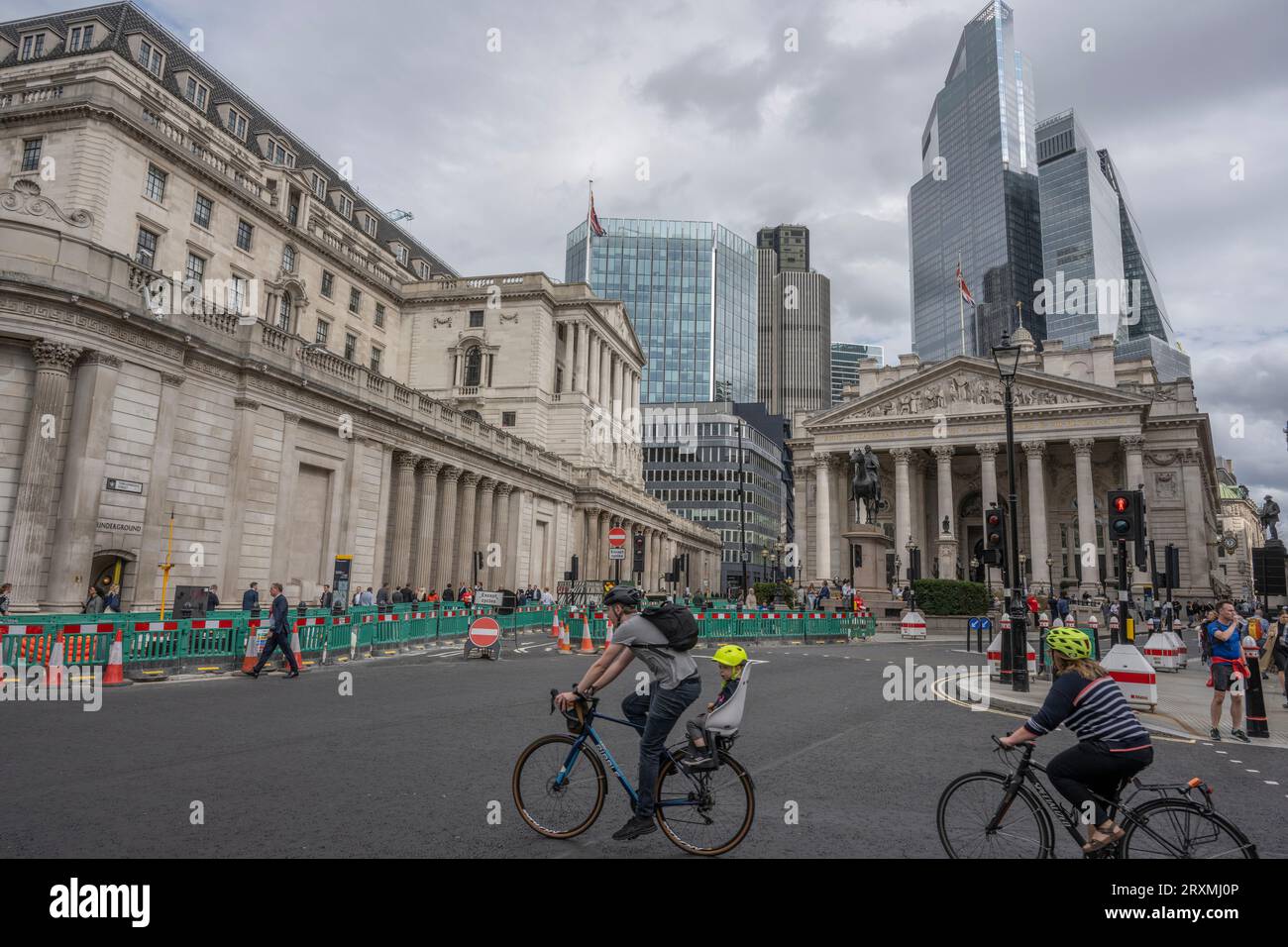Bank junction roadworks hi-res stock photography and images - Alamy