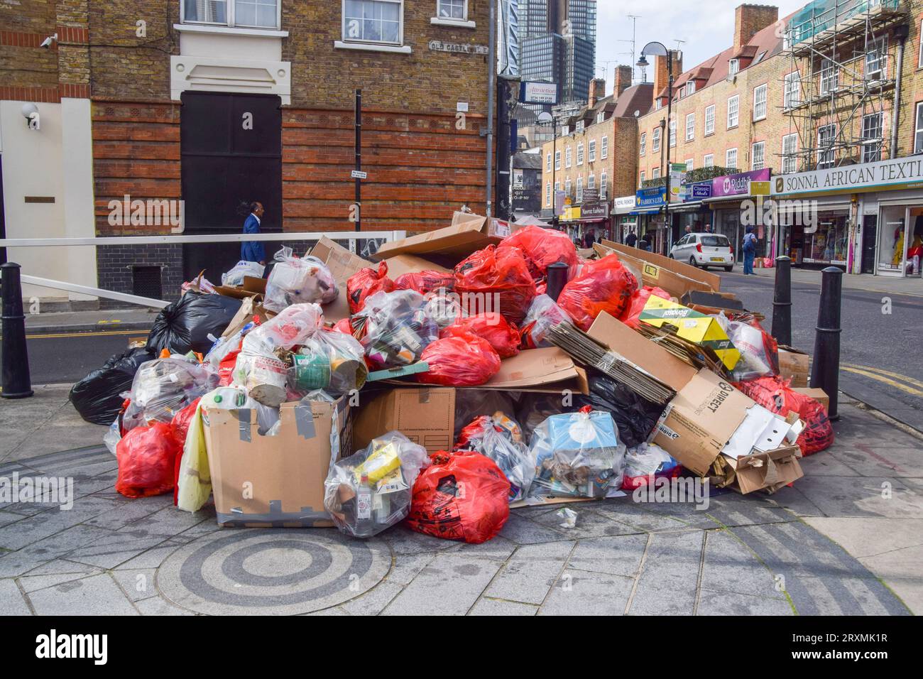 London, UK. 26th September 2023. Growing piles of garbage line the ...