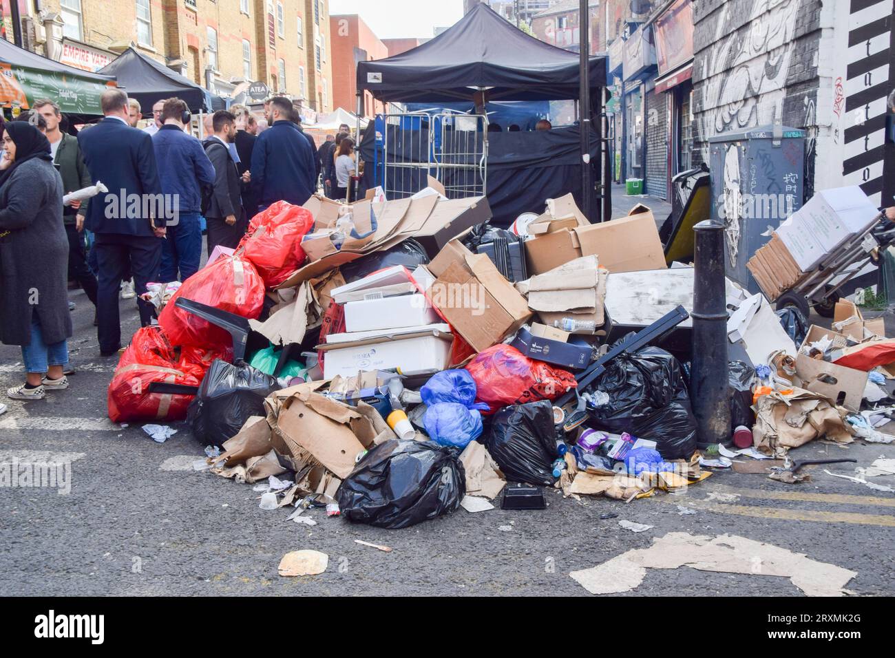 London, UK. 26th September 2023. Growing piles of garbage line the ...