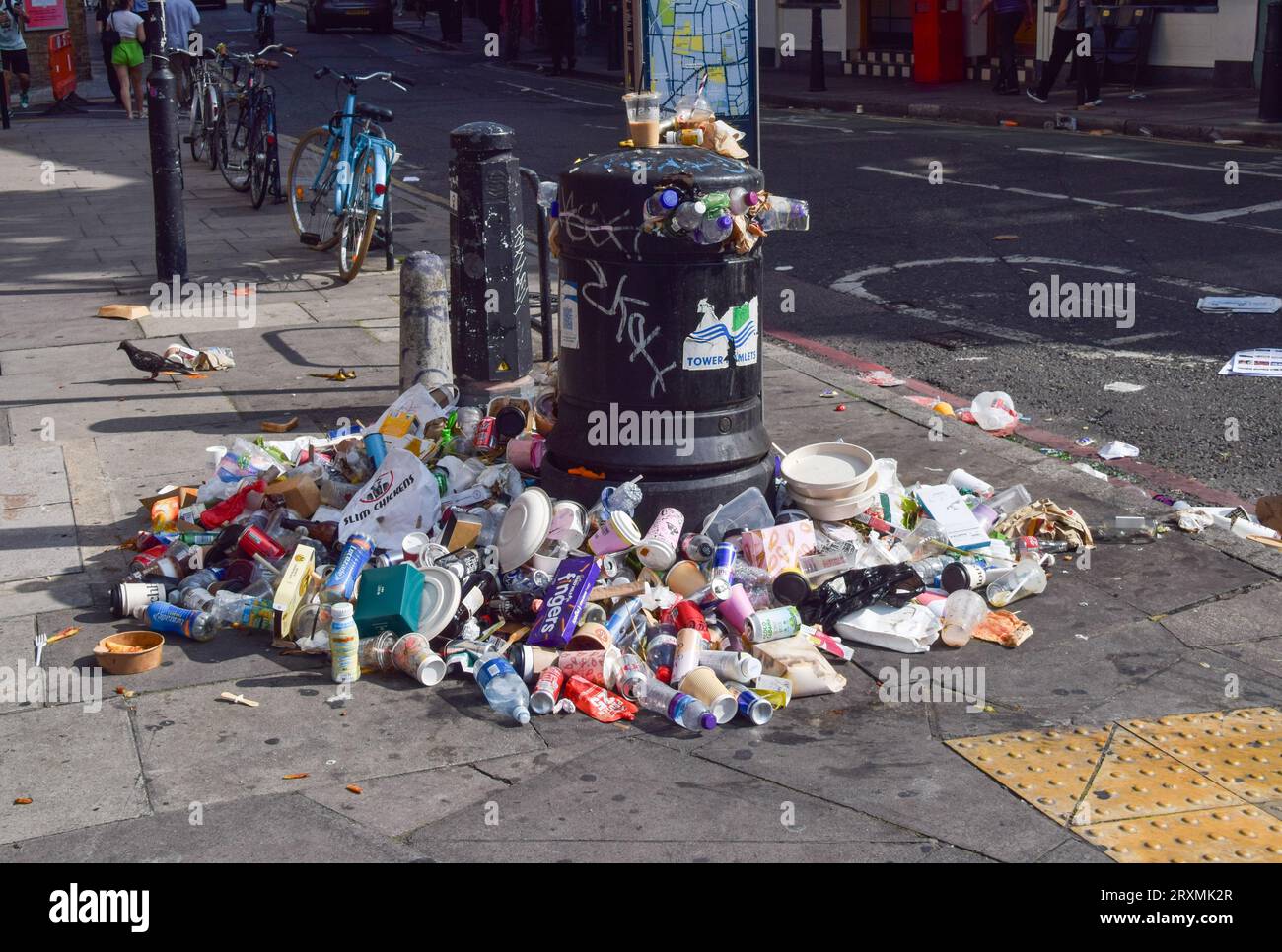 London, UK. 26th September 2023. Growing piles of garbage line the ...