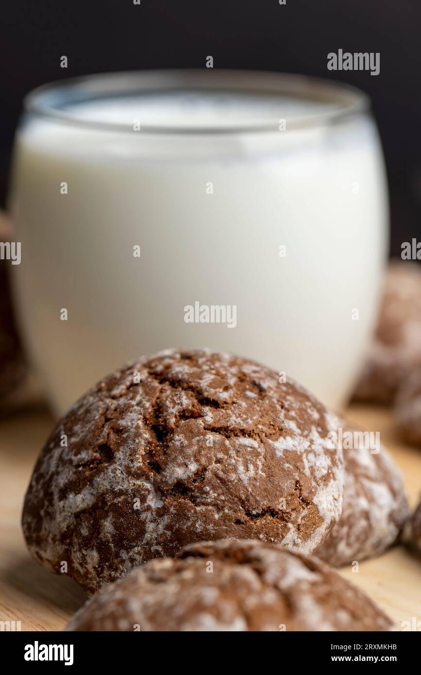 Fresh chocolate gingerbread and mill milk, fresh cow's milk poured into ...
