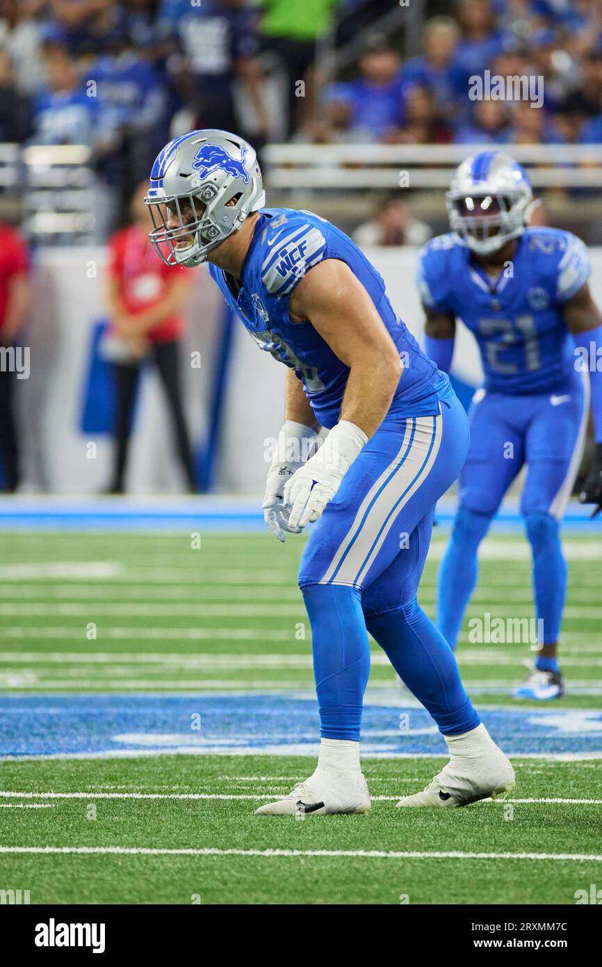 Detroit Lions defensive end John Cominsky (79) pursues a play on ...