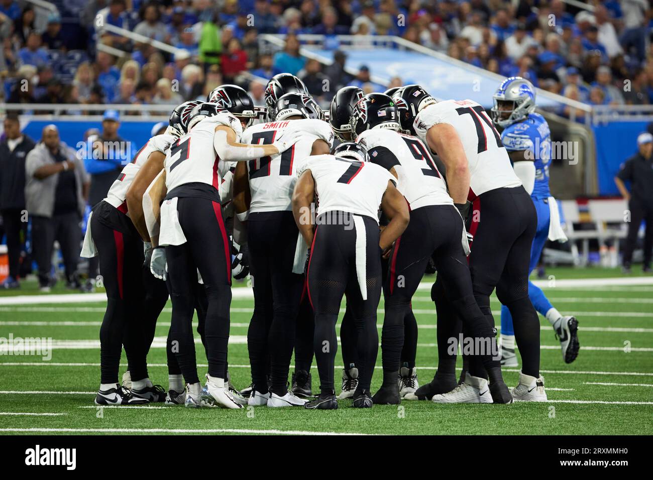 Atlanta Falcons quarterback Desmond Ridder (9) huddles up on offense ...