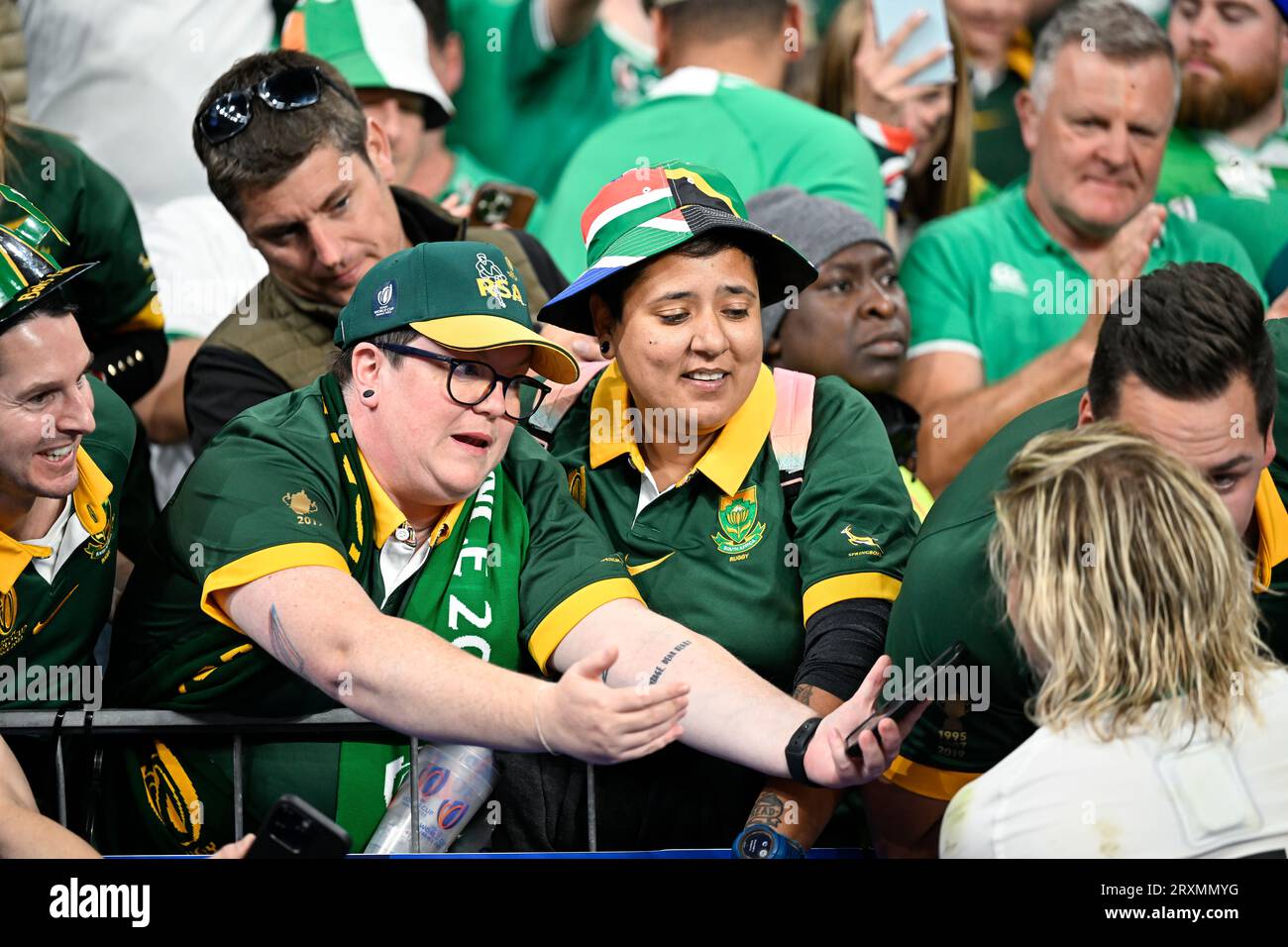 Paris, France. 23rd Sep, 2023. Francois Faf de Klerk with RSA fans ...