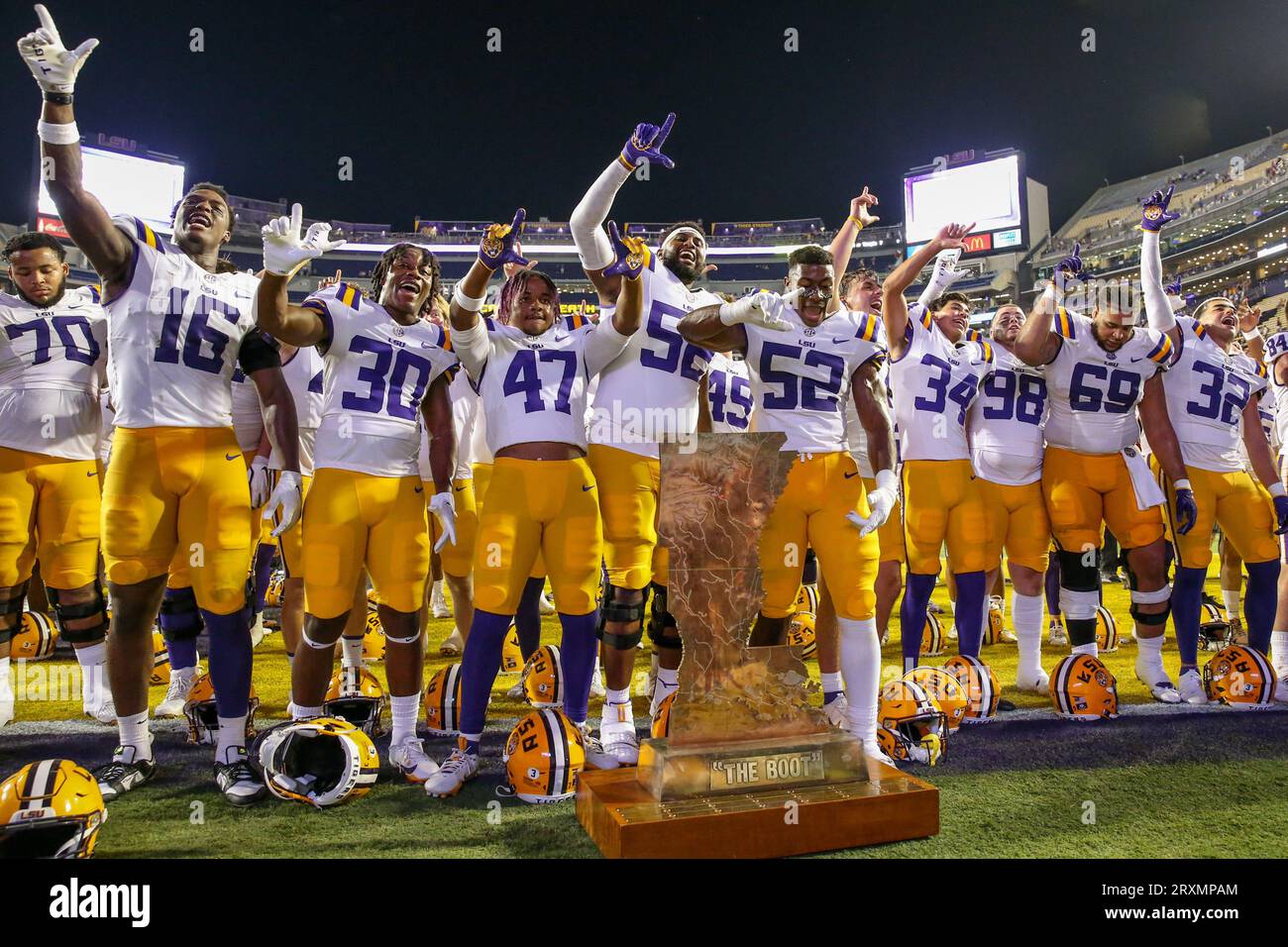 Baton Rouge, USA. 23rd Sep, 2023. September 23, 2023: LSU players stand ...