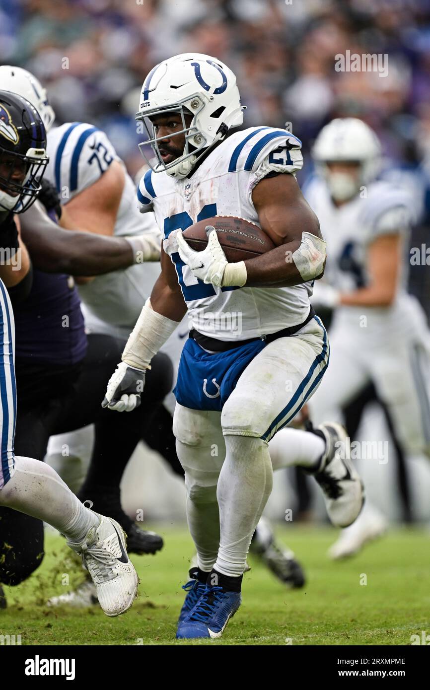 Indianapolis Colts running back Zack Moss (21) runs the ball during ...