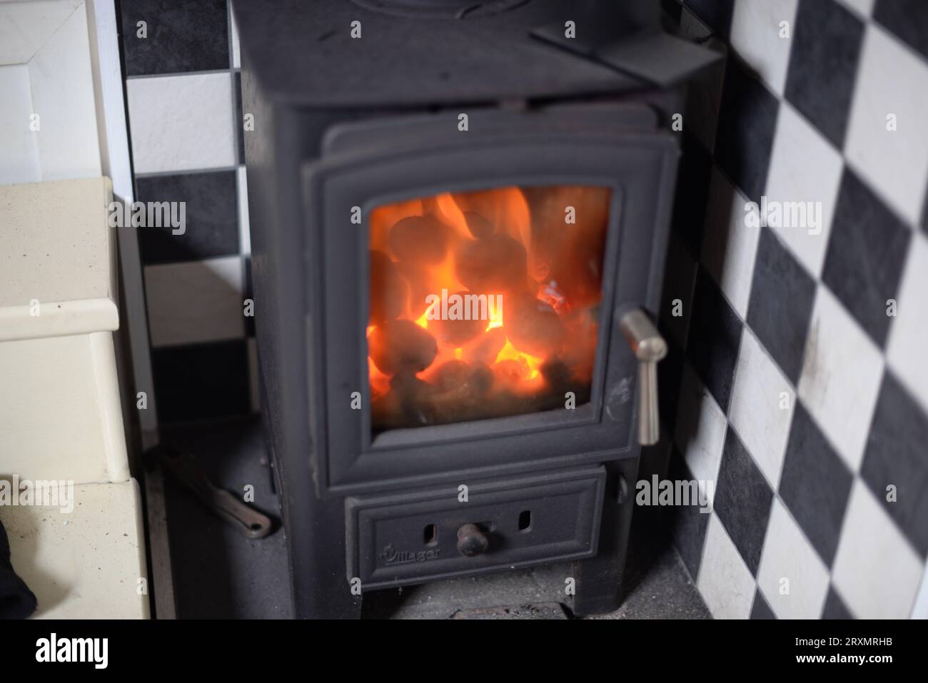 Villager wood stove hi-res stock photography and images - Alamy